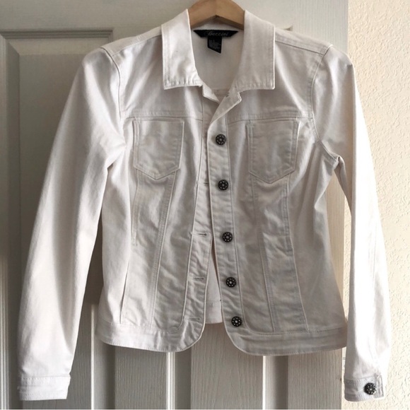 Baccini | Jackets & Coats | Euc Pristine White Cropped Denim Jacket ...